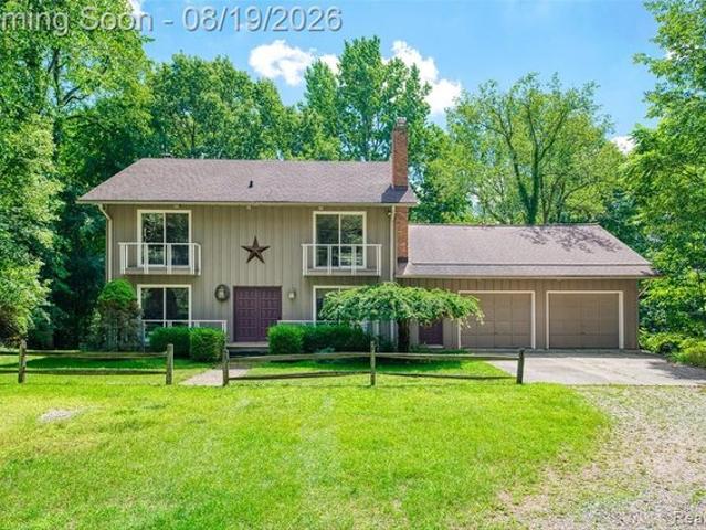 1761 Waw Lake Rd, Brighton Township, MI 48114