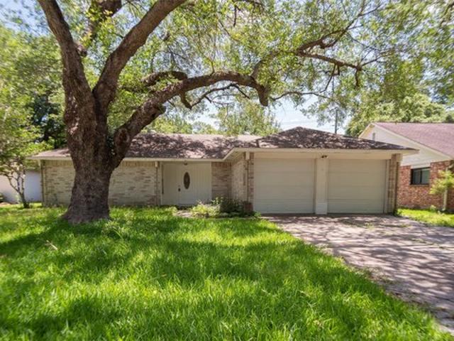 17626 Golf Club Dr, Crosby, TX 77532