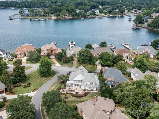 17626 Spinnakers Reach Dr, Cornelius, NC 28031