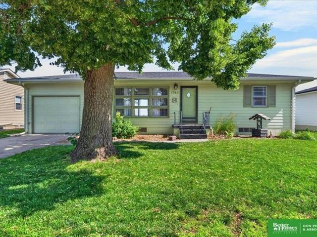 1762 Austin Ln, Fremont, NE 68025