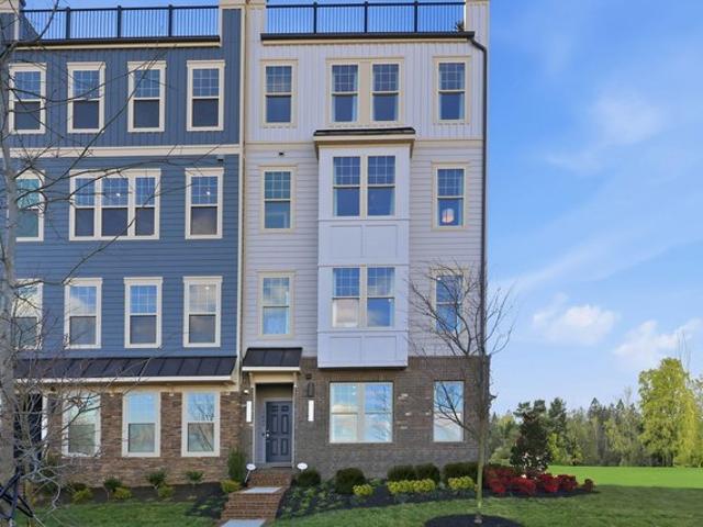 17638 Hawkins Ln, Dumfries, VA 22026