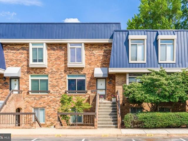 1763 S Hayes St Unit 2, Arlington, VA 22202