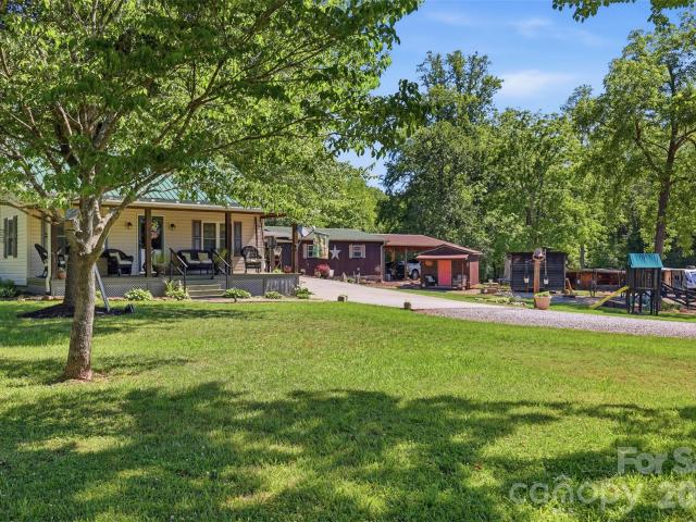 176 + 174 Oak Hollow Road