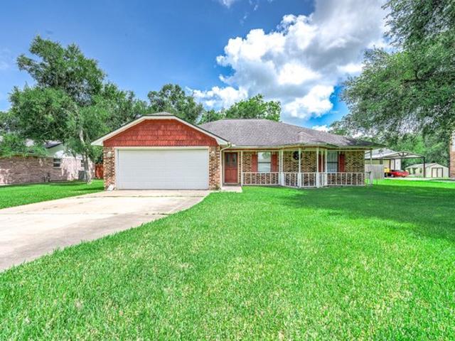176 County Road 840, Angleton, TX 77515