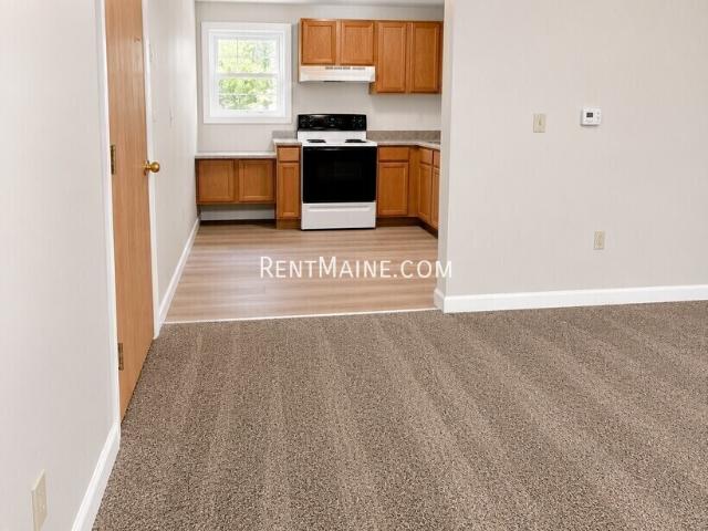 176 Augusta Rd. Apt 2 beds, 1 full bath