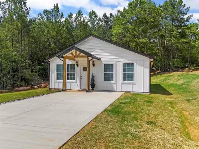 176 BLACKMAN CIR, COWPENS, SC 29330 Single Family Residence Fo.