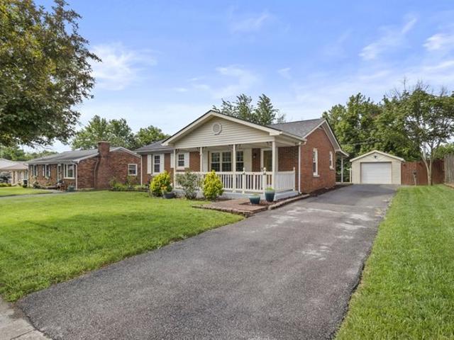 176 E Tiverton Way, Lexington, KY 40517