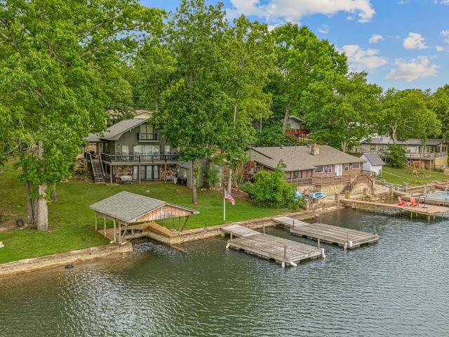 176 E Lakeshore Drive
