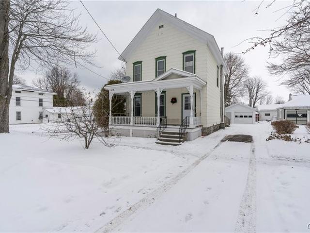 176 Esselstyne St, Cape Vincent, NY 13618