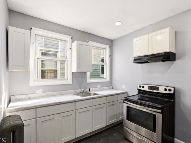 176 Hollywood Ave