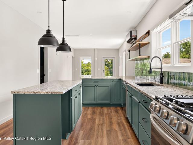 176 Hudson Street 3