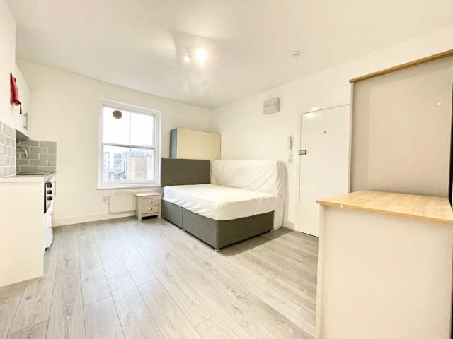 176 Ladbroke Grove, London, W10 5LZ