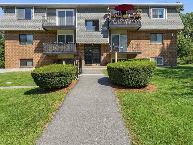 176 Maple Ave Apt 1 36, Rutland, MA 01543