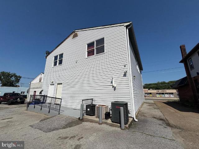 176 N Broadway
