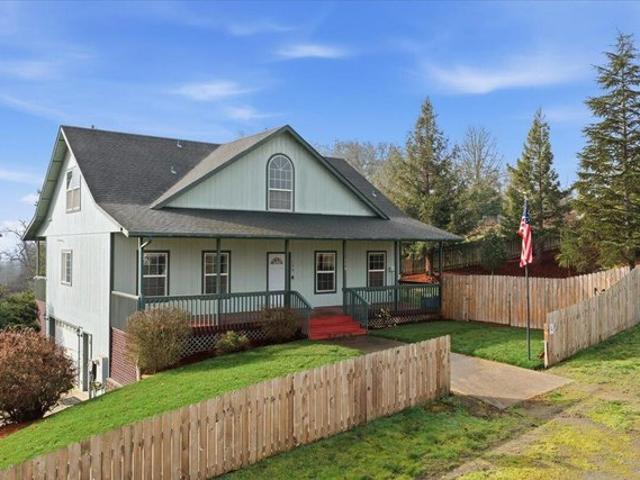176 Nehalem Loop, Roseburg, OR 97471