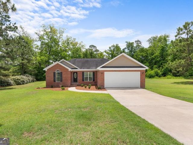 176 Sandalwood Cir, Statesboro, GA 30458