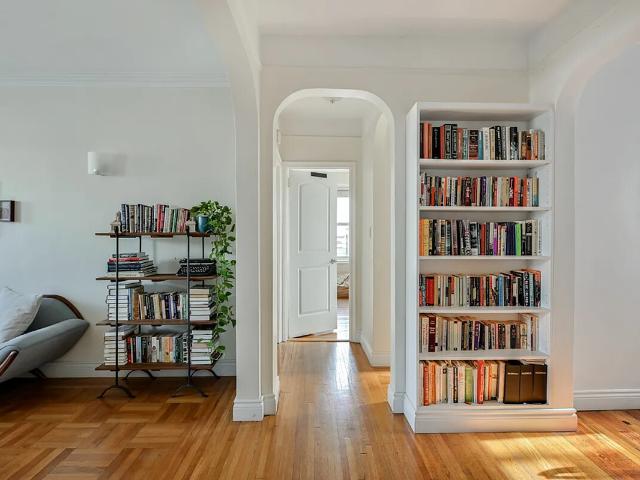 176 SEELEY Street D1