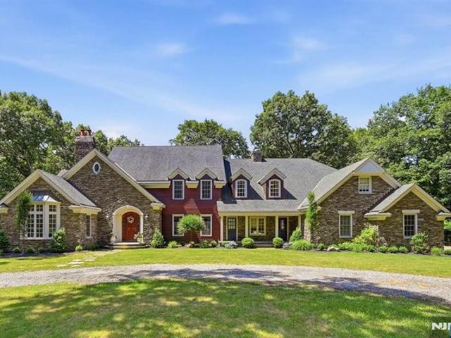 176 Rockburn Pass, West Milford, NJ 07480