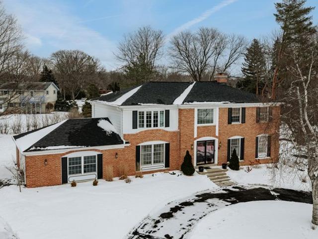 17740 Lisa Ln, Brookfield, WI 53045