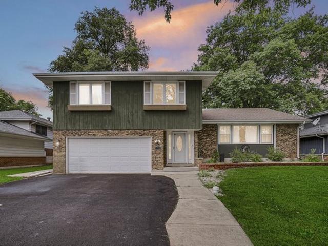 17742 Larkspur Ln, Homewood, IL 60430