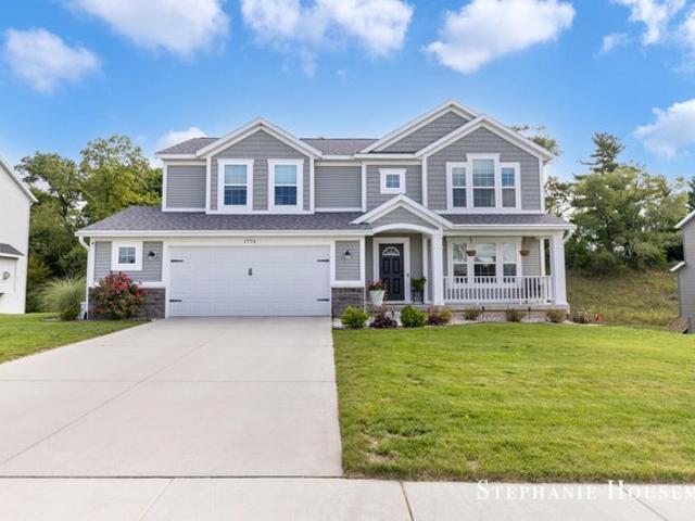 1774 Solitude Dr NE, Grand Rapids, MI 49525