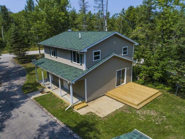 17751 Pineview Dr, Presque Isle, MI 49777