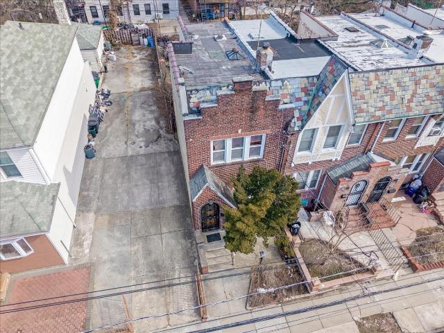 1775 Troy Avenue | Compass