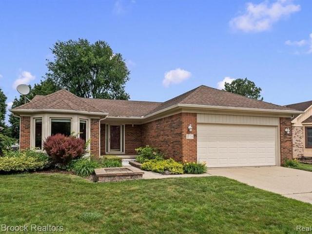 1776 Hillman Dr, Troy, MI 48083