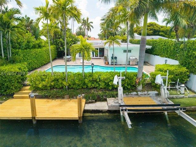 1777 Daytonia Rd, Miami Beach, FL 33141