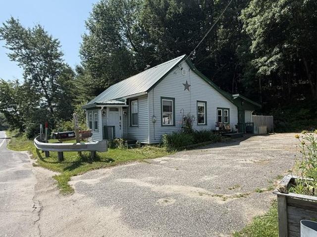 1777 Riverside Dr, Auburn, ME 04210