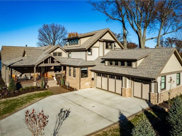 17788 Edgewater Dr, Lakewood, OH 44107