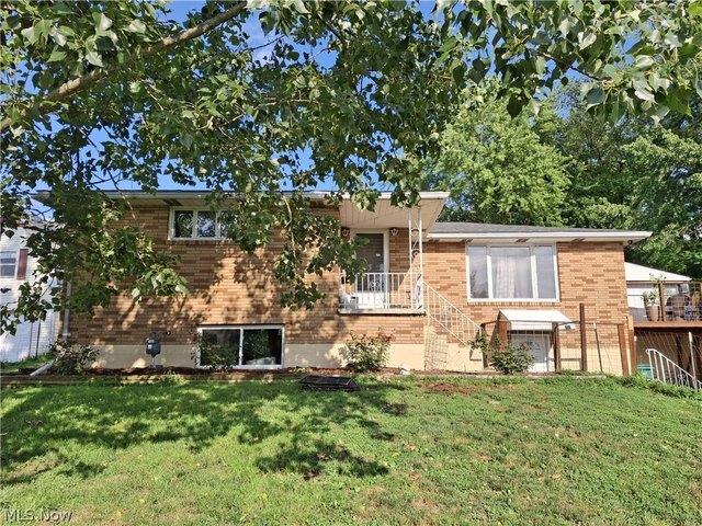 1778 Rolling Acres Rd, New Cumberland, WV 26047