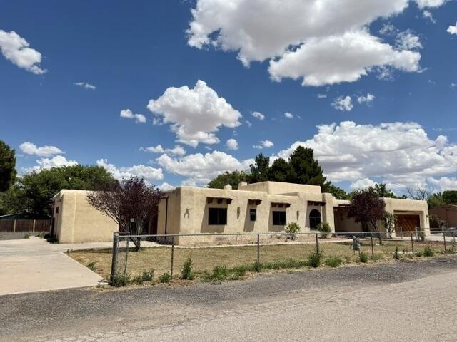 1770 Betts Ln, Bosque Farms, NM 87068
