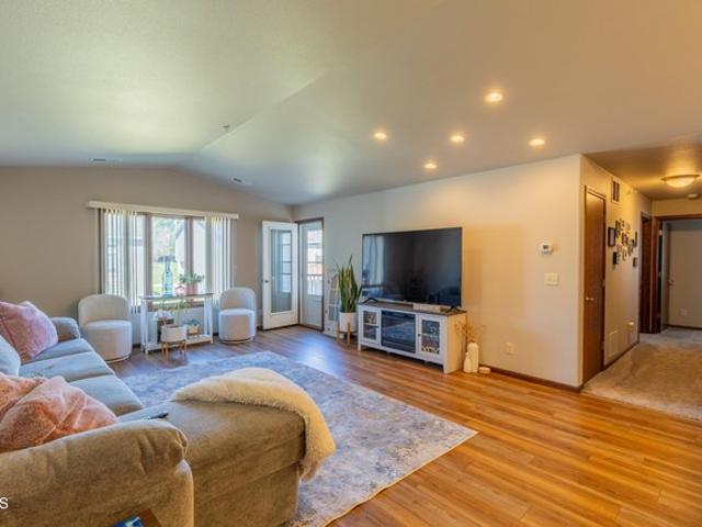 1770 E Calgary Ave Unit 6, Bismarck, ND 58503