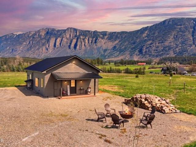 1770 Porthill Loop, Bonners Ferry, ID 83805
