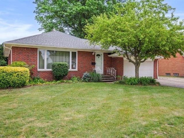 1771 Crestwood Rd, Mayfield Heights, OH 44124
