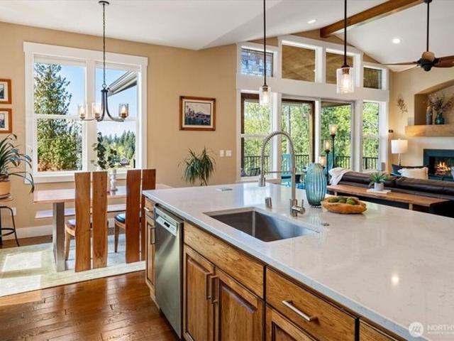 17722 E Lake Desire Dr SE, Renton, WA 98058