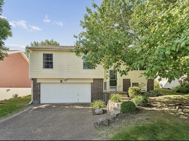17725 Chandler St, Omaha, NE 68136