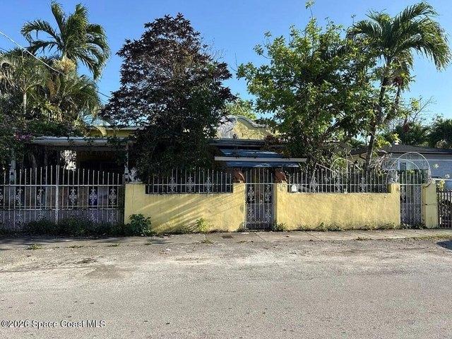 1772 NW 19th St, Miami, FL 33125