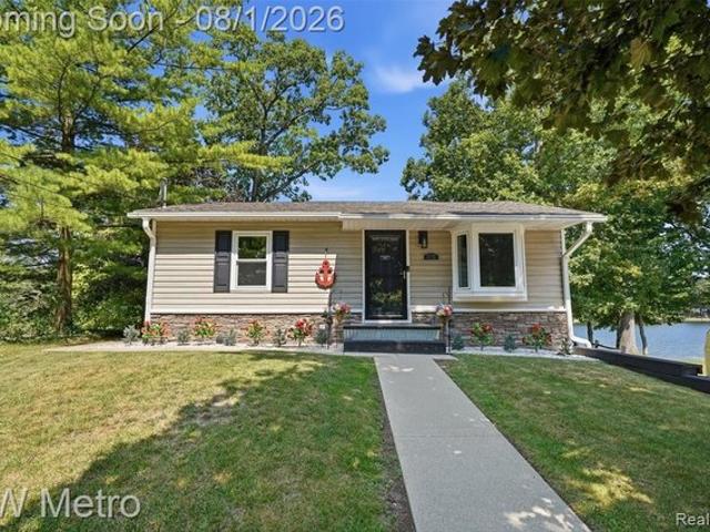 1772 Clark Lake Rd, Brighton Township, MI 48114