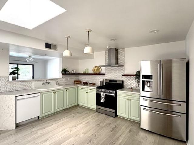 17735 Kinzie St, Los Angeles, CA 91325