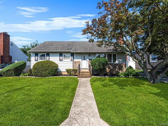 177 10th St, Bethpage, NY 11714