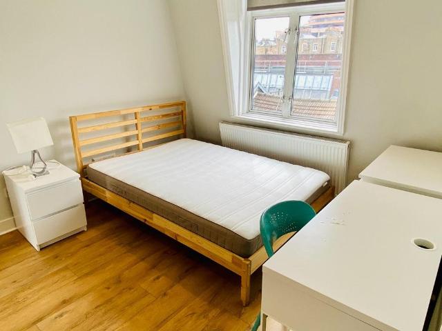 177 Gloucester Place, London. 4 bed end of terrace house to rent £5,099 pcm £1,177 pw
