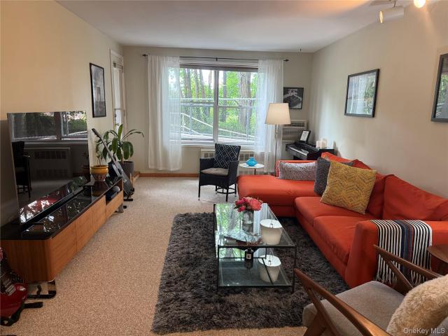177 e hartsdale avenue 2u