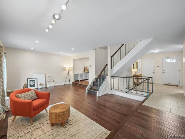 177 e long lake road
