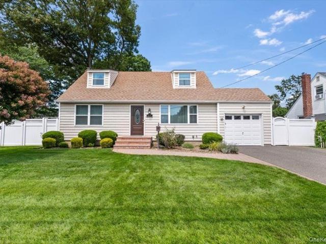 177 N Queens Ave, Massapequa, NY 11758