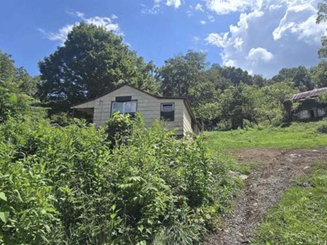 177, Narrows, VA 24124