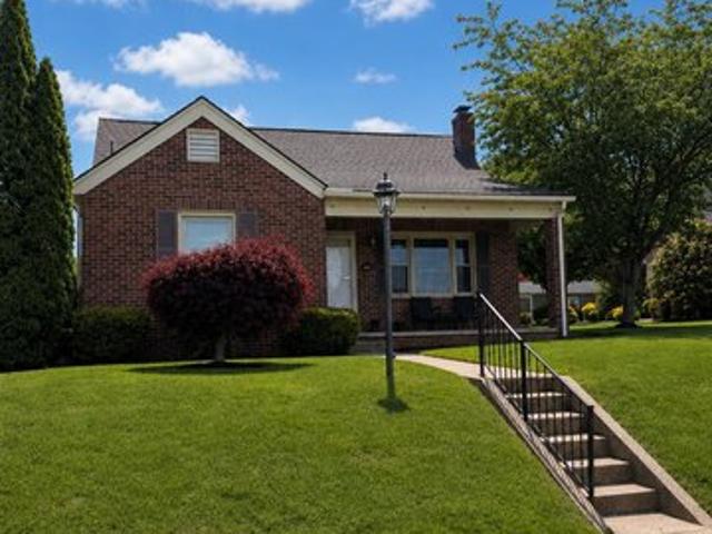 177 S 6th St, Mount Wolf, PA 17347