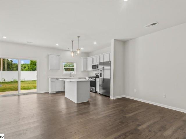177 Randwick Ln, Greer, SC 29651 | MLS #1587