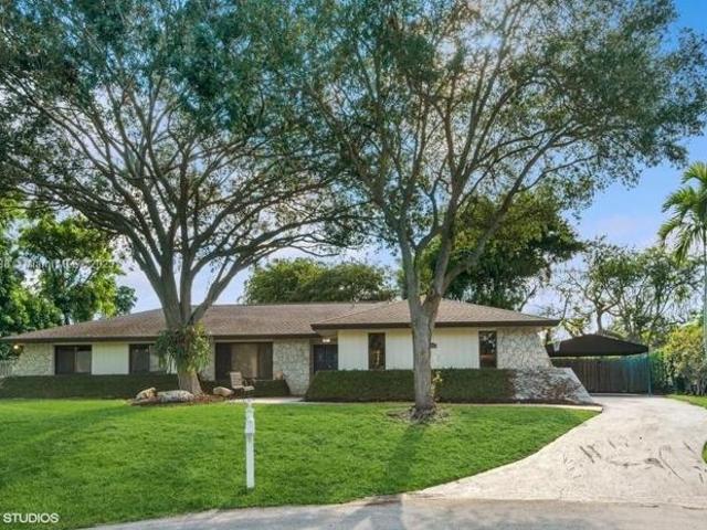 17843 77th Ct SW, Palmetto Bay, FL 33157